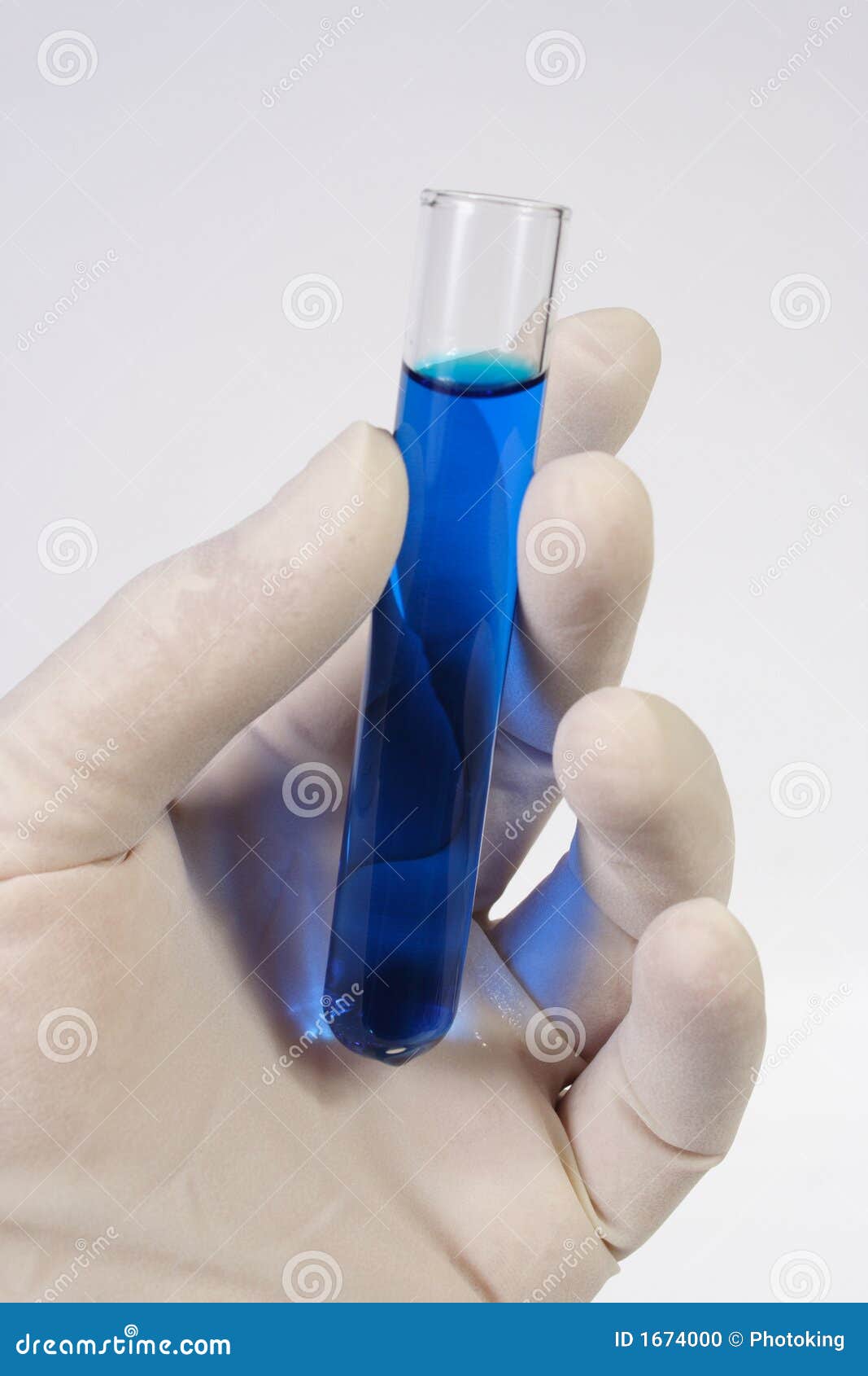 STUDIO DELLA PROVETTA fotografia stock. Immagine di bianco - 1674000