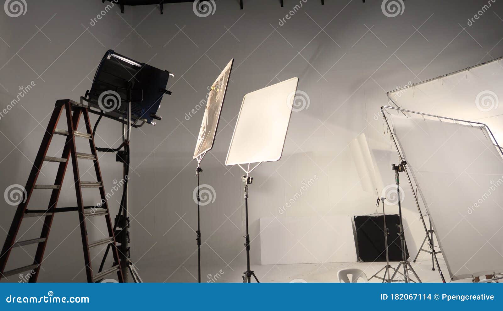 Studio Light and Back Drop and Soft Box Set Up for Shooting Photo or ...