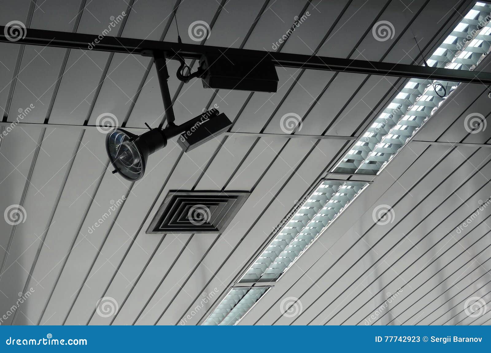 Studio Lighting Ceiling Lamps and Controlled Track Spotlight on Rail ...