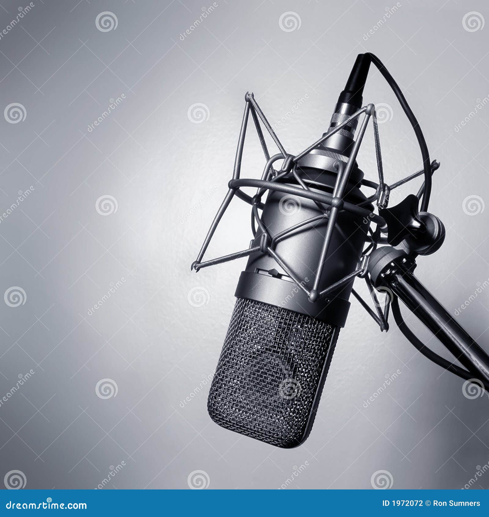 Studio-Mikrofon stockfoto. Bild von mikrophon, musik, ausrüstung - 1972072