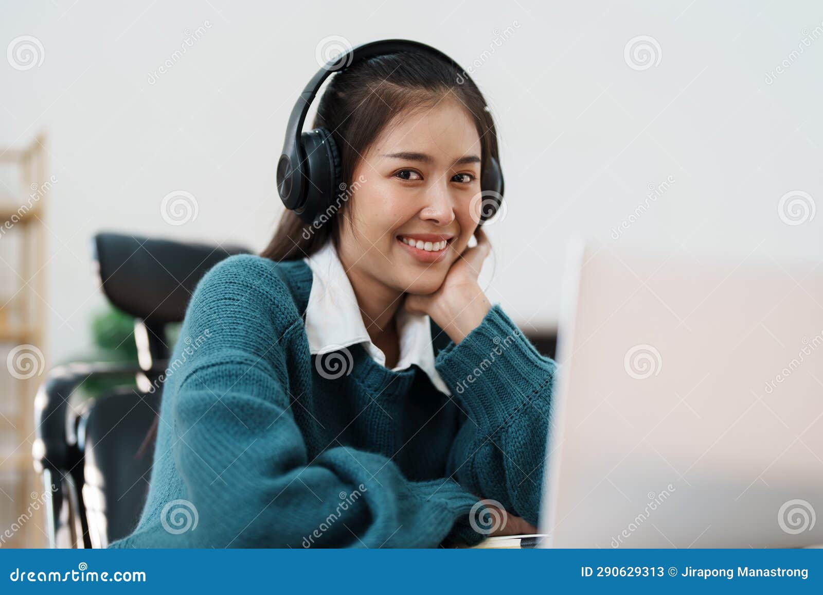 Studying Online, Beautiful Asian Female Student or Student Studying ...