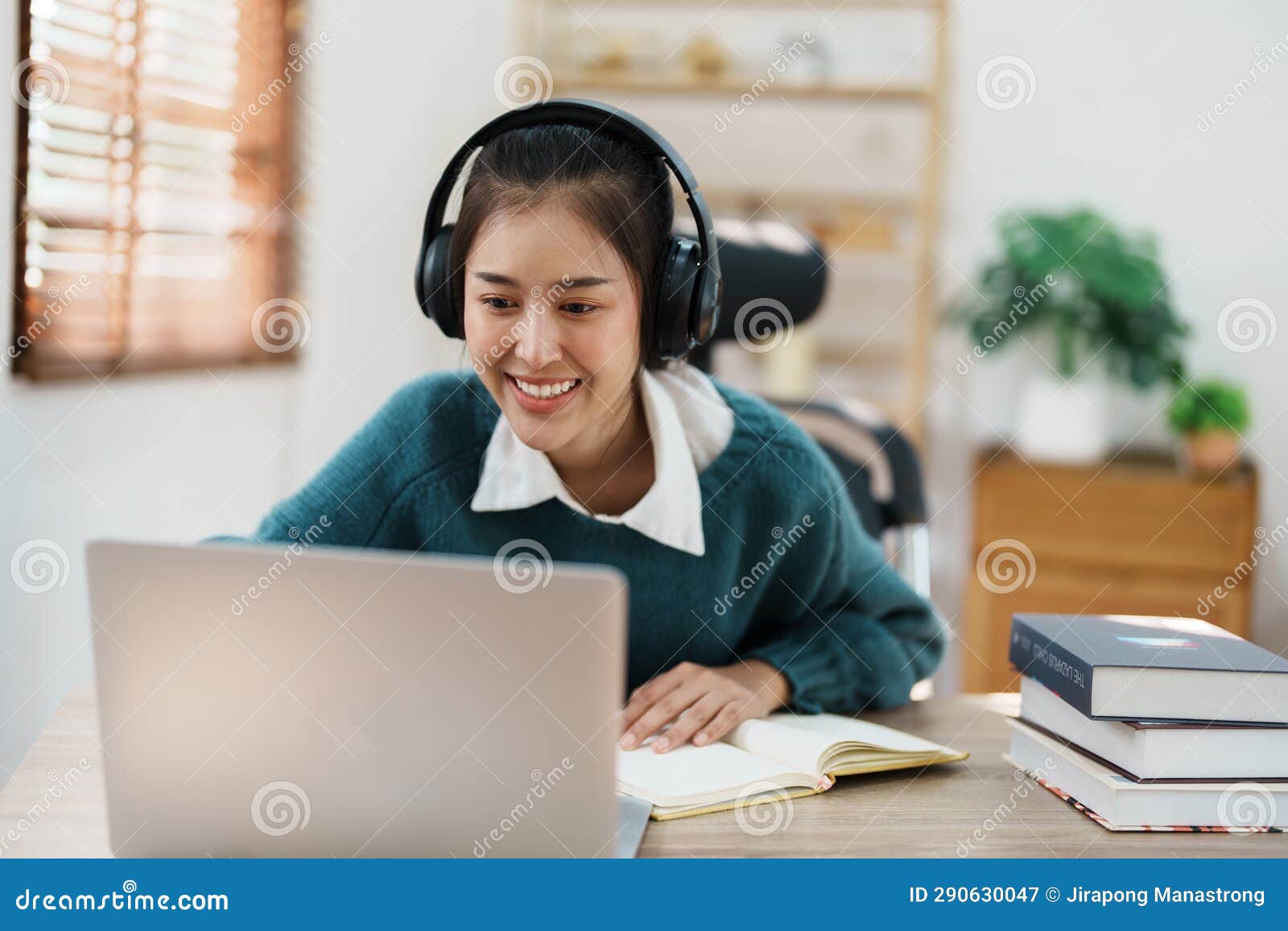 Studying Online, Beautiful Asian Female Student or Student Studying ...