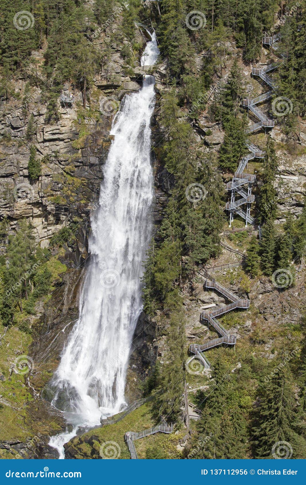 Stuiben-Wasserfall Im Oetz-Tal Stockfoto - Bild von förderung, stufen ...