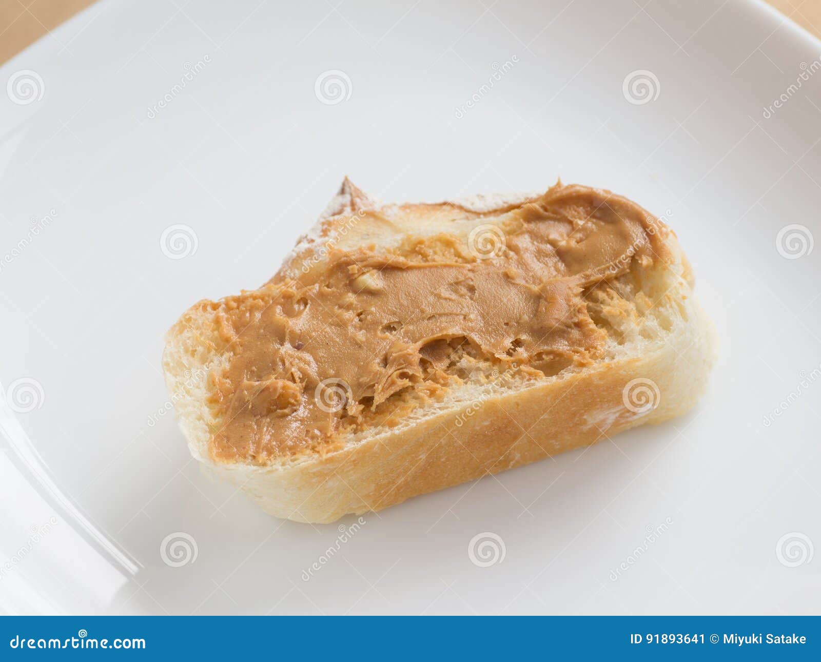 Stuk Van Frans Brood Met Pindakaas Stock Afbeelding - Image of ...