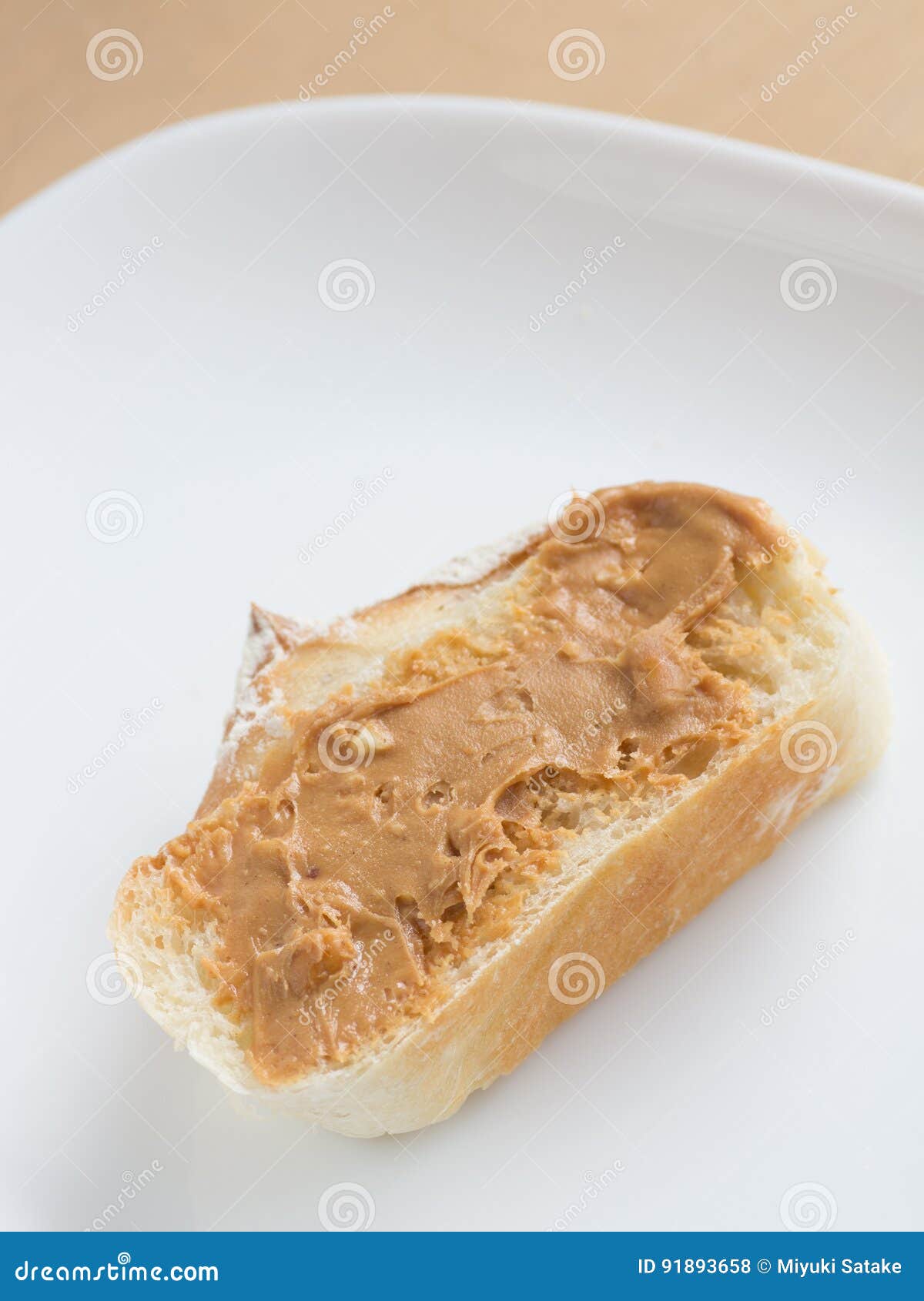 Stuk Van Frans Brood Met Pindakaas Stock Foto - Image of stuk, frans ...