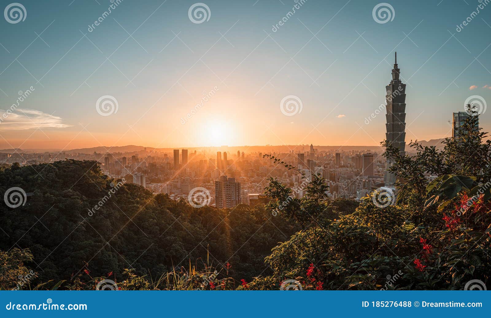 Stunning Sunset View of Taipei with Taipei 101 Tower, North of Taiwan ...