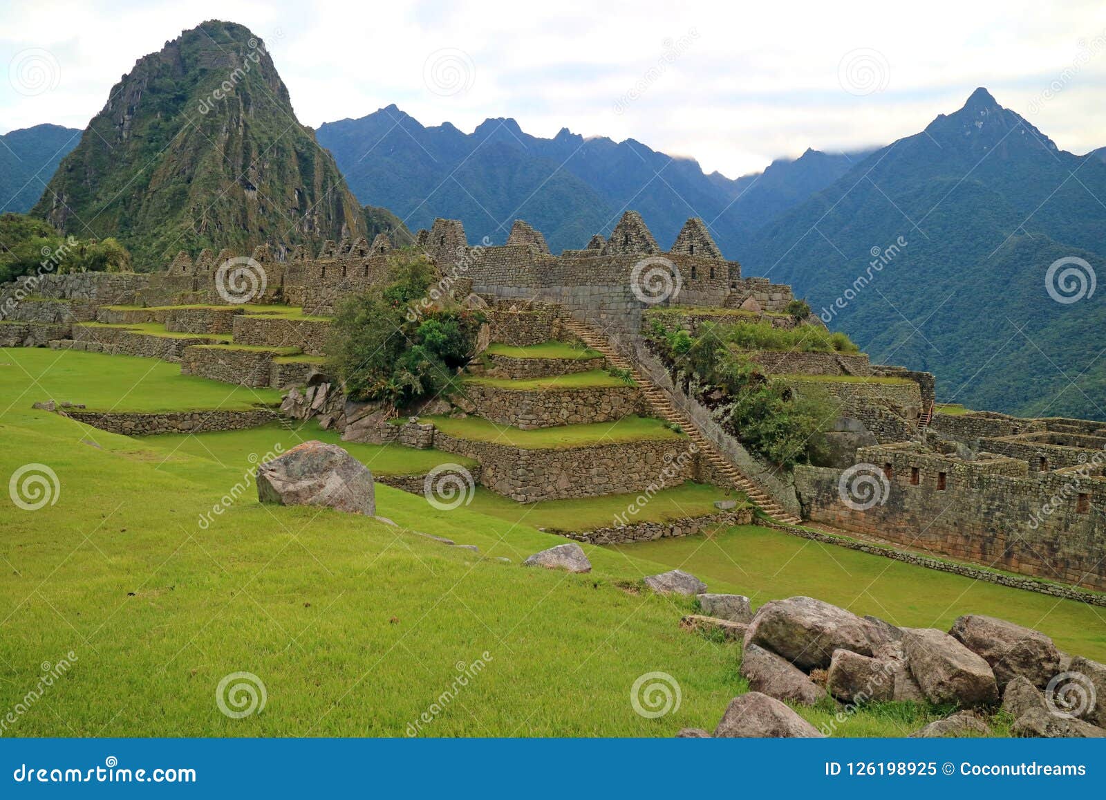 Stunning Ancient Inca Structures Inside Machu Picchu Archaeological ...