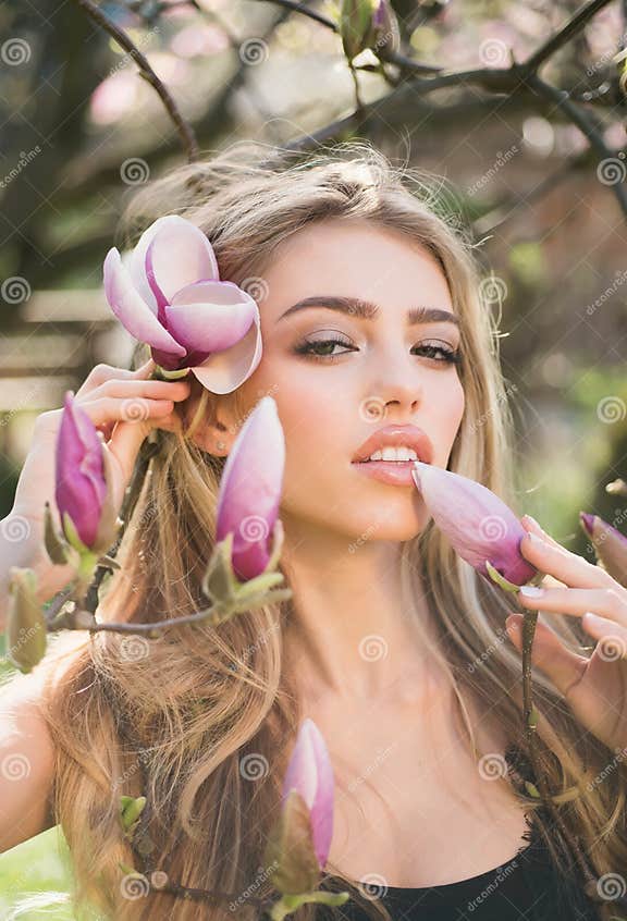 Stunning Beauty Fashion Look Woman With Sensual Lips Looks Attractive Professional Makeup