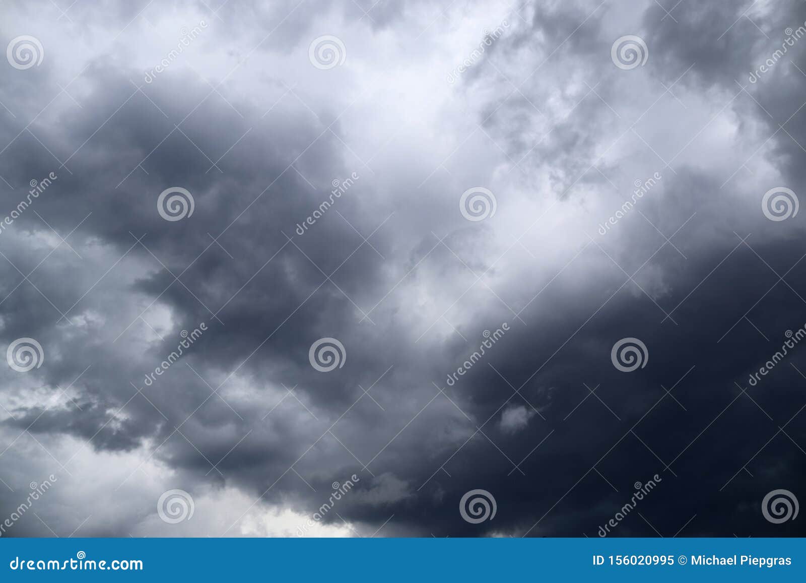Stunning Dark and Dramatic Cloud Formations in the Sky before a ...