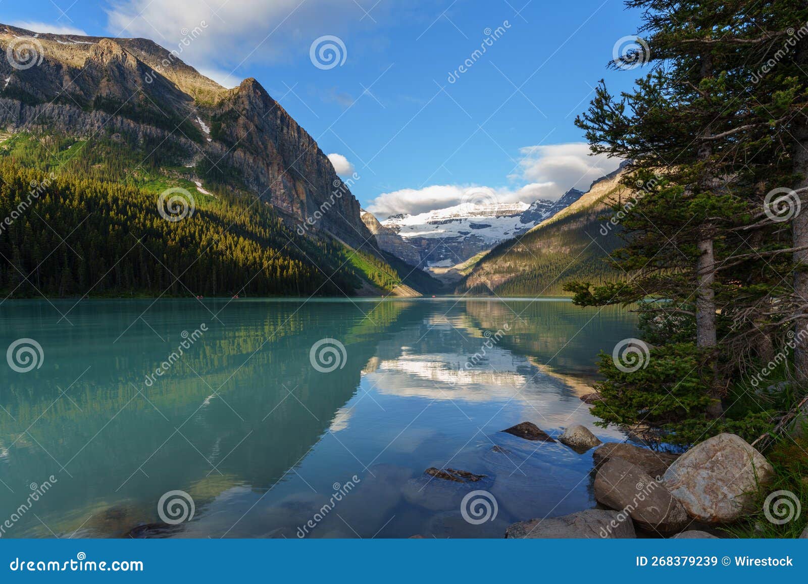 Stunning Mountain Setting of Lake Louise with Reflection of Soaring ...