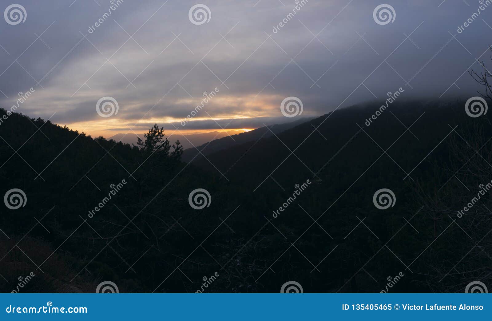 Stunning Sunset between Mountains Stock Image - Image of cloud, scenery ...