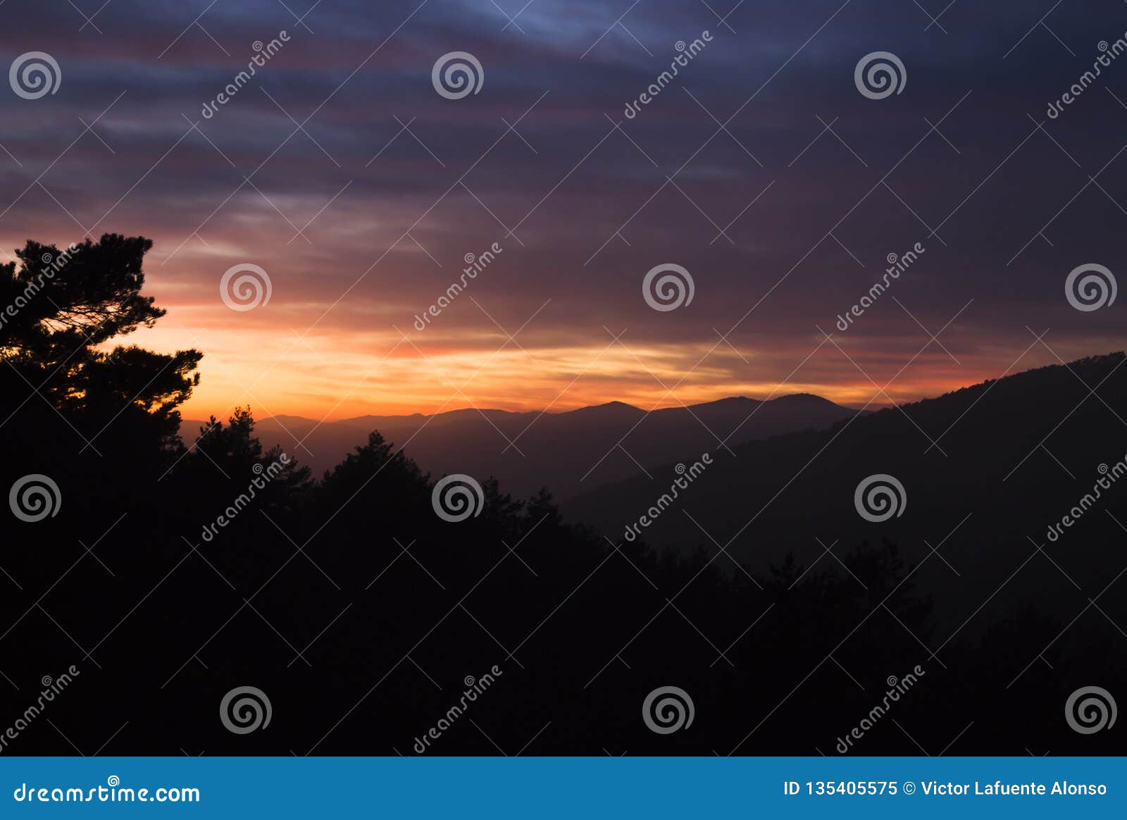 Stunning Sunset between Mountains Stock Image - Image of forest, scene ...