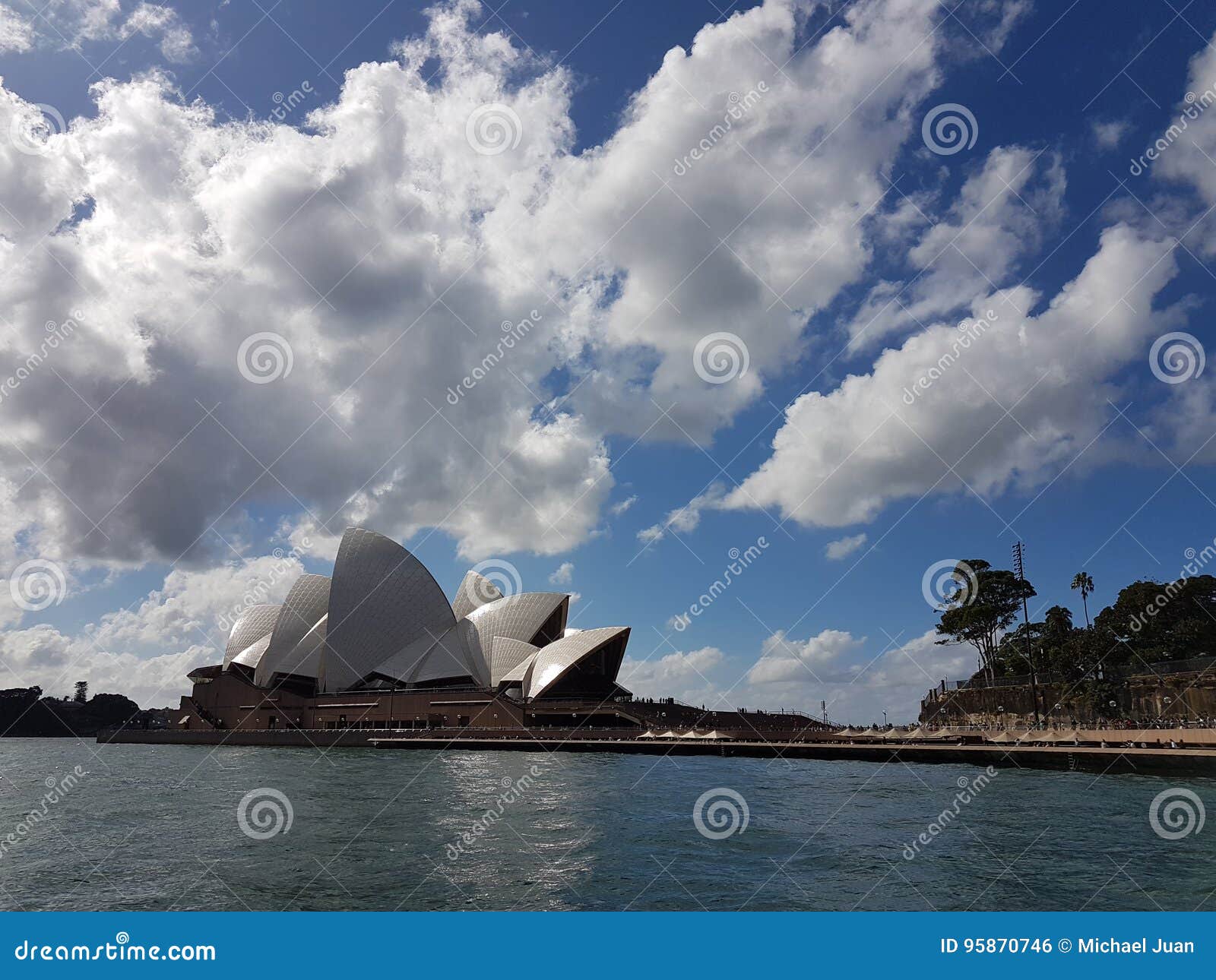 Stunning Sydney Opera House Editorial Photo - Image of boat, captured ...