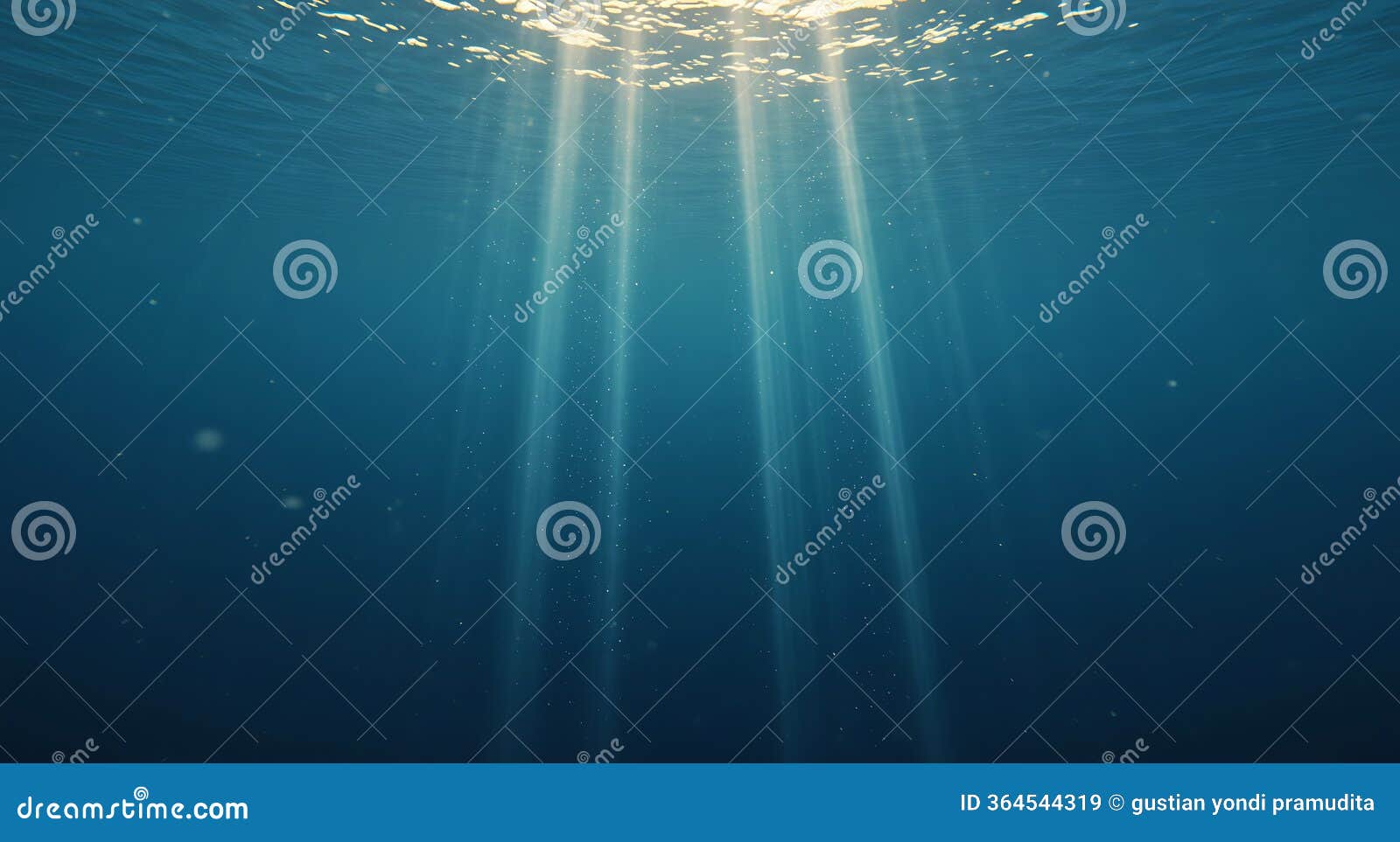 Stunning Underwater Light Rays Filtering Through The Ocean Surface ...