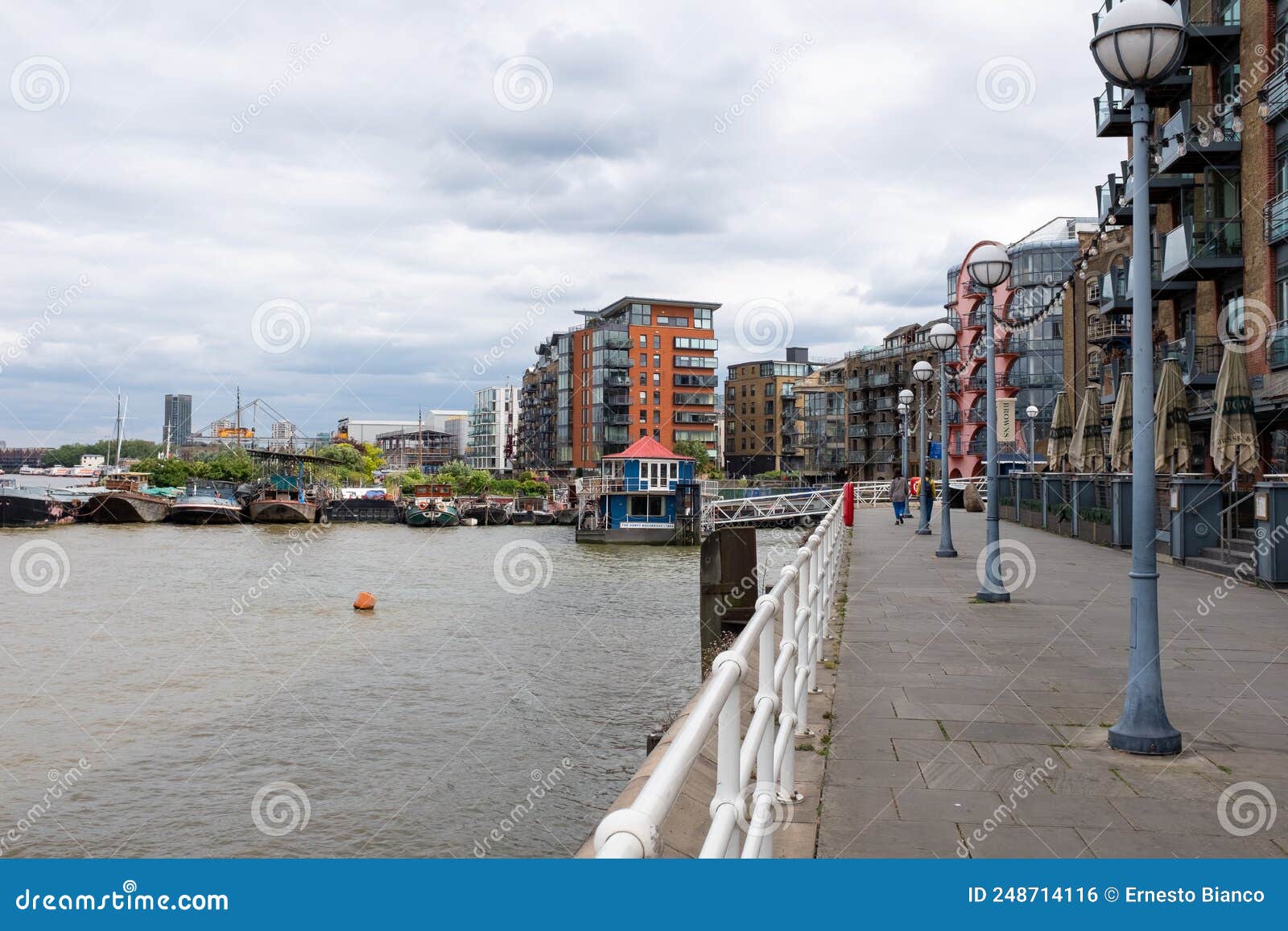 Stunning View in Central London, River Themes on a Cloudy Day ...