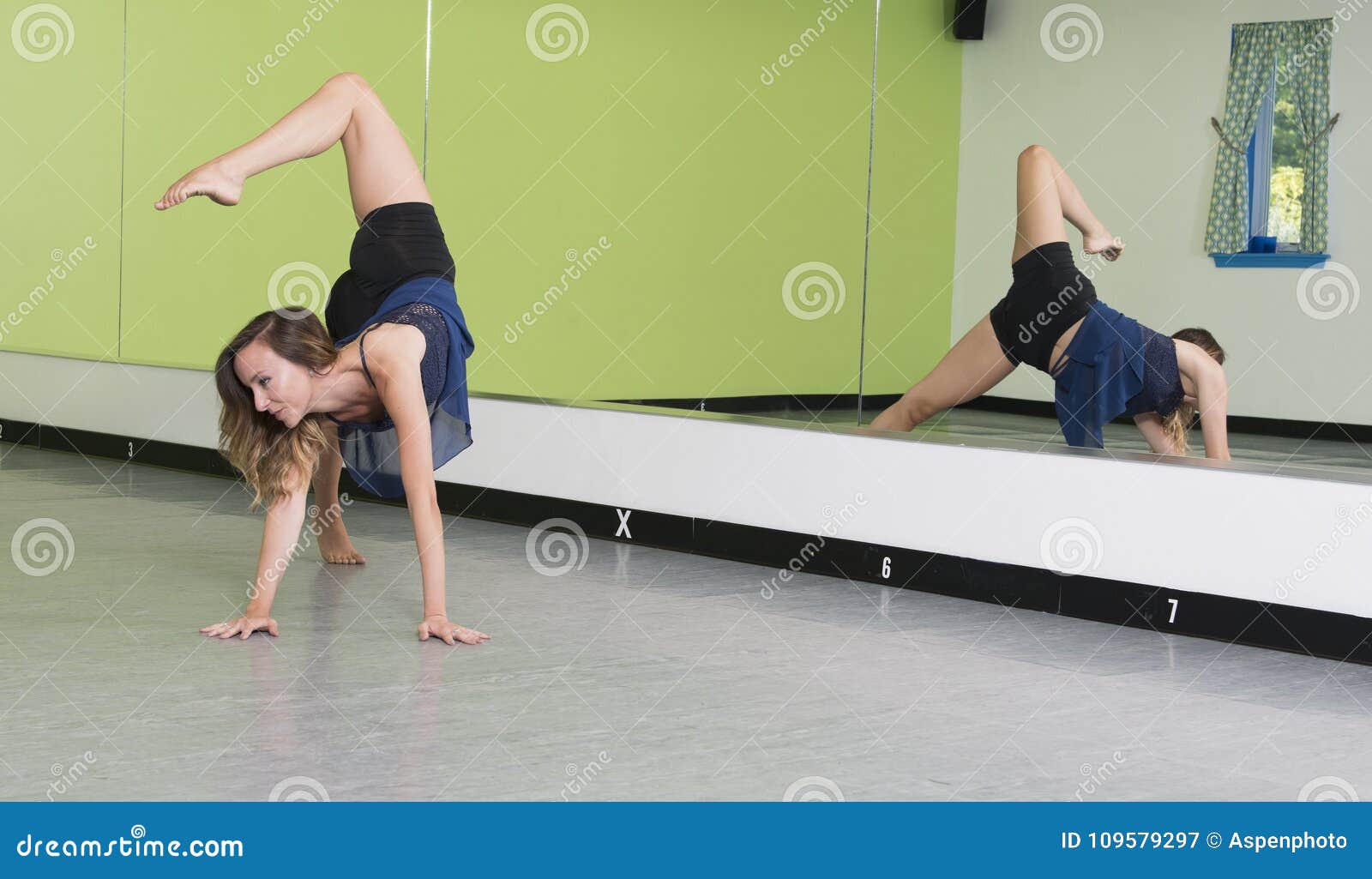 Stunning Young Female Dancer in Studio Stock Image - Image of happy ...