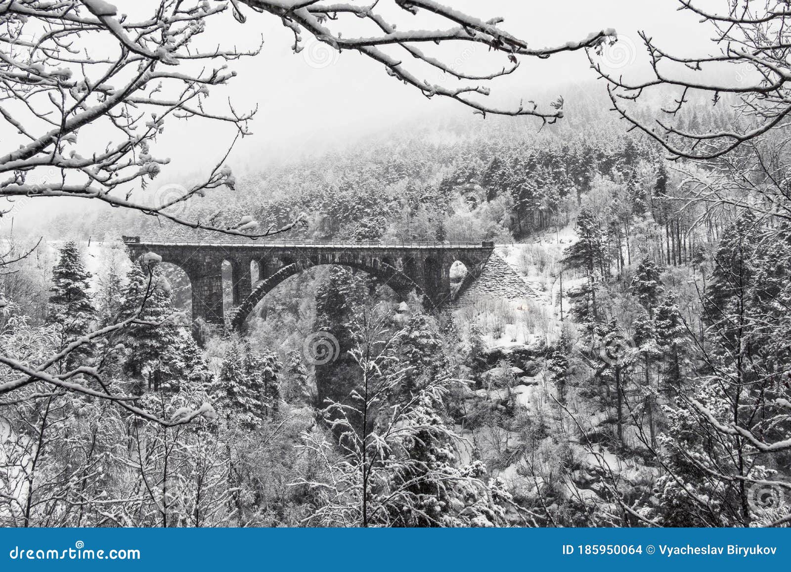 Stunningly Beautiful View of the Old Bridge in the Norwegian Mountains ...