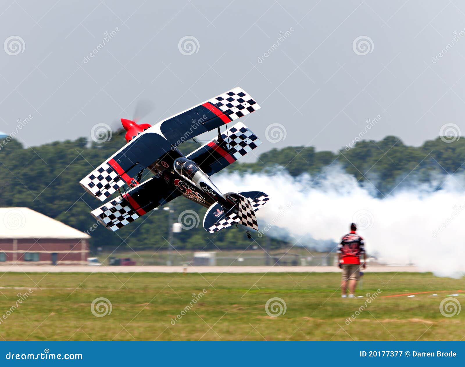 Stunt Plane editorial photography. Image of spectator - 20177377