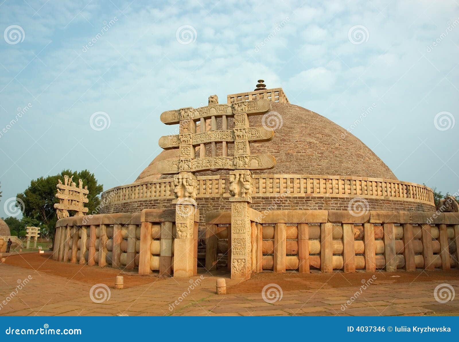 Stupa Antiguo En Sanchi, La India Foto de archivo - Imagen de estilo ...
