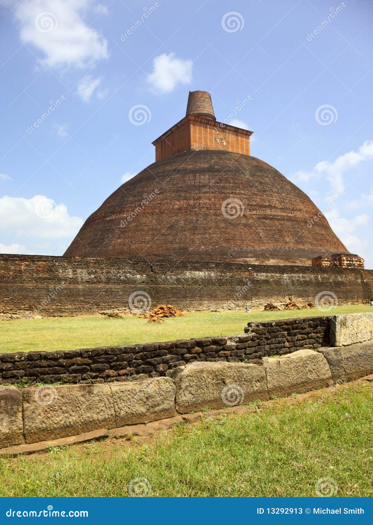 Stupa at anuradhapura stock image. Image of lanka, historic - 13292913