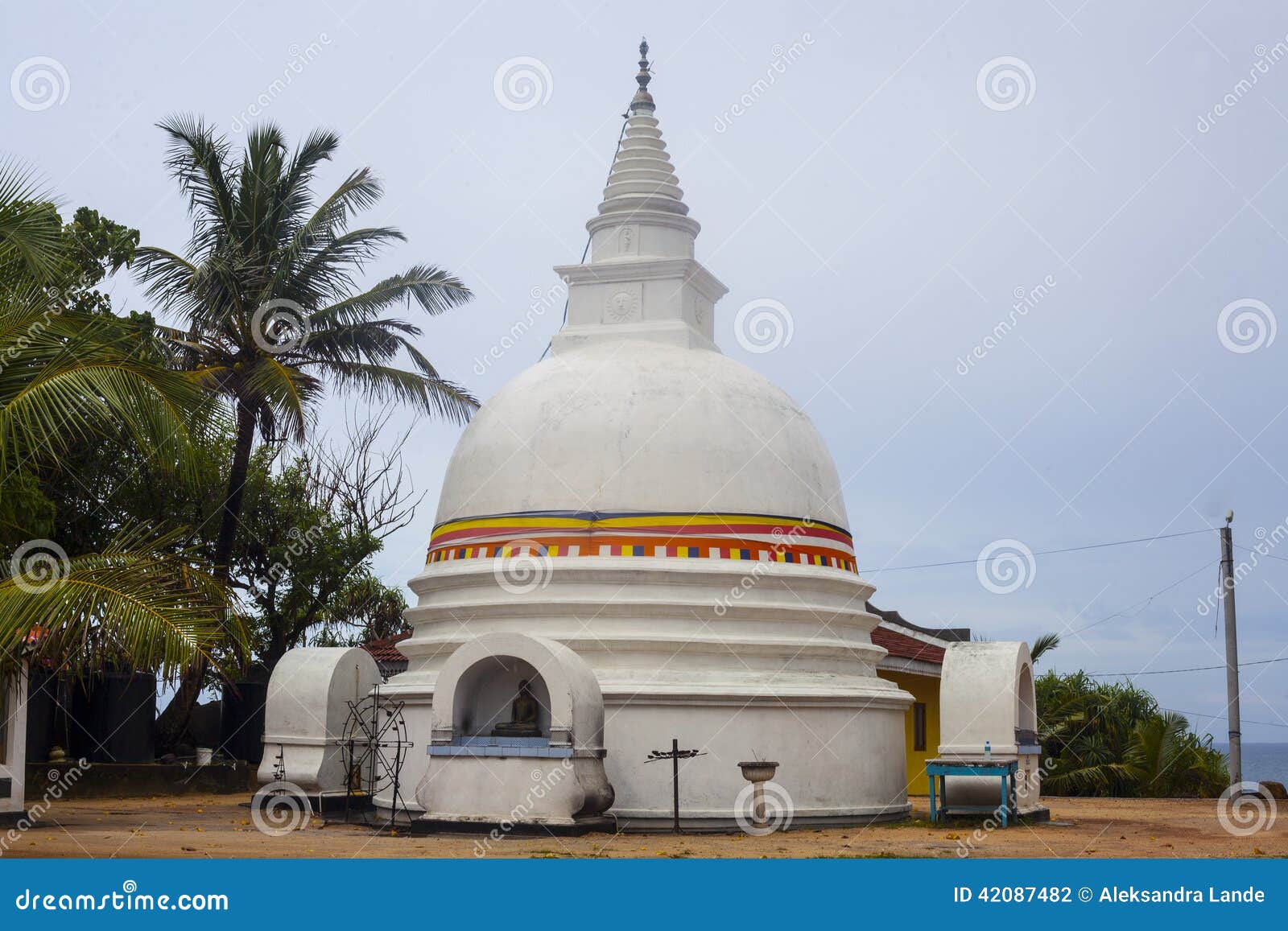 Stupa in Unawatuna in Sri Lanka Stock Photo - Image of architecture ...