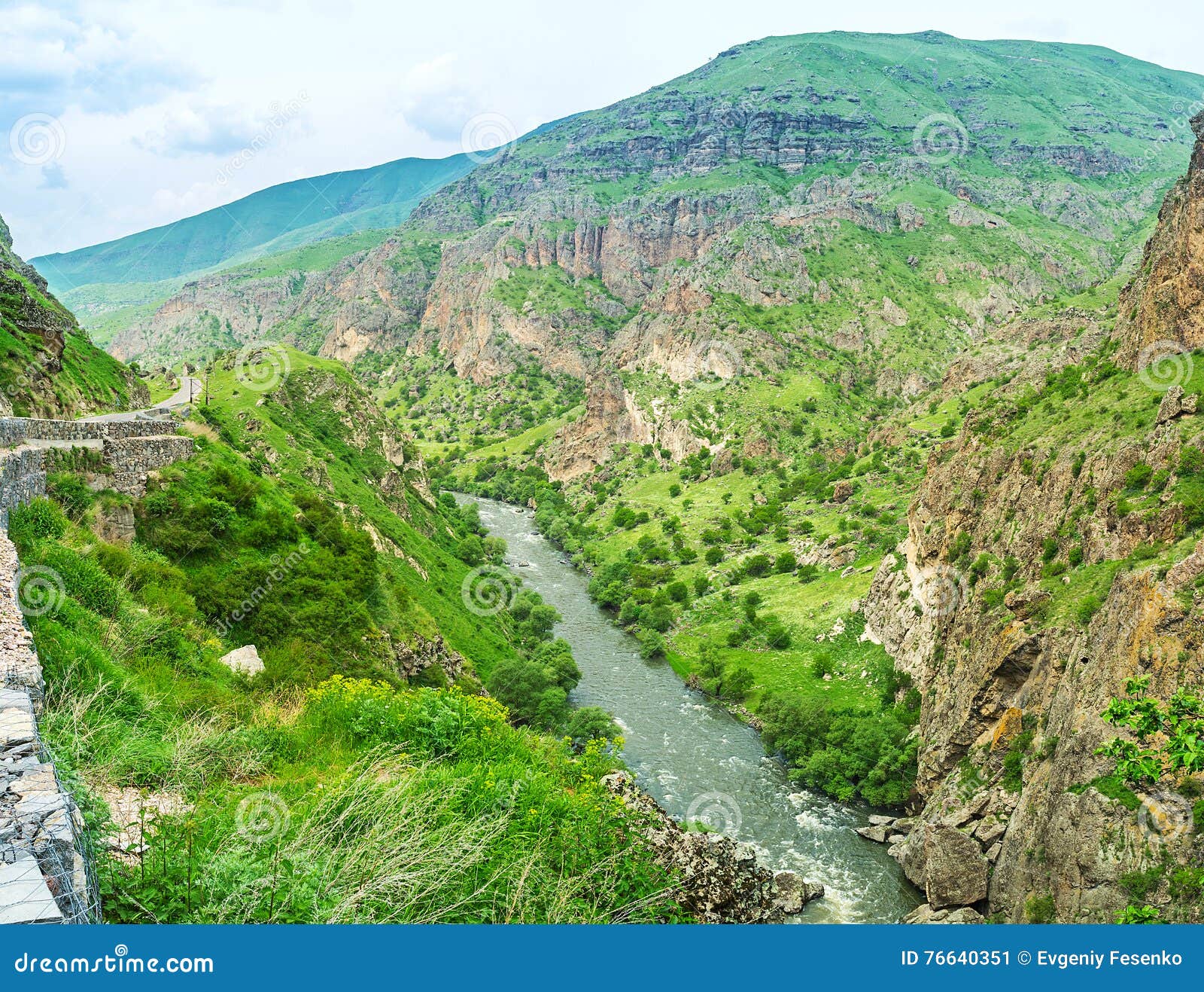 Stupet fotografering för bildbyråer. Bild av gammalt - 76640351