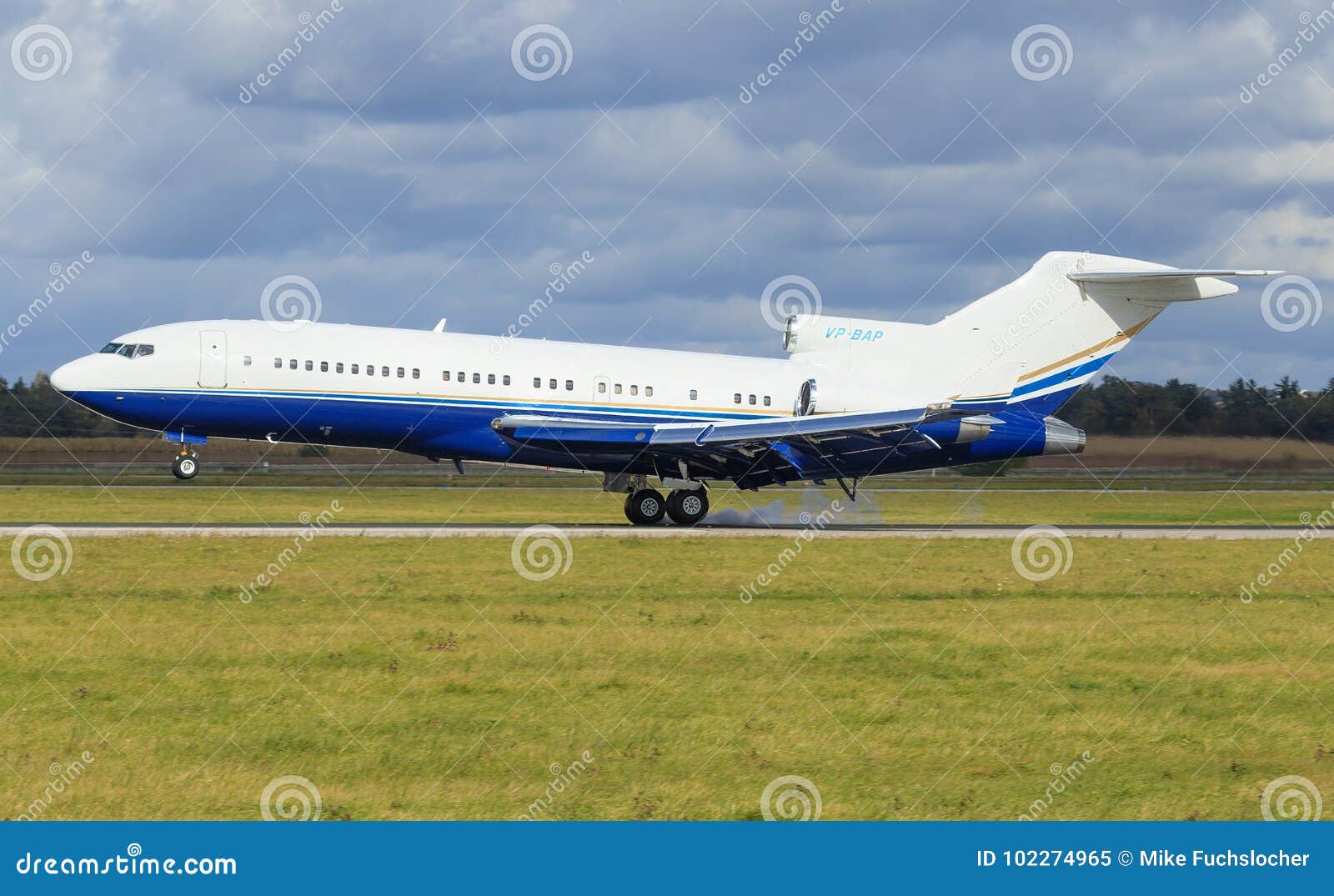 Boeing 727 editorial image. Image of paint, airplane - 102274965