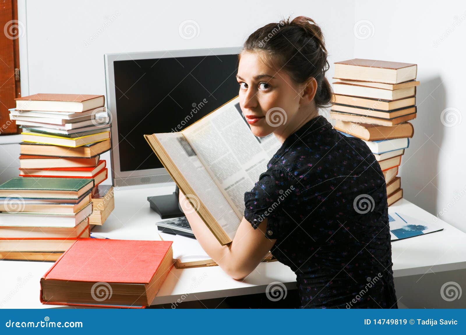 Styding woman stock image. Image of desk, books, room - 14749819