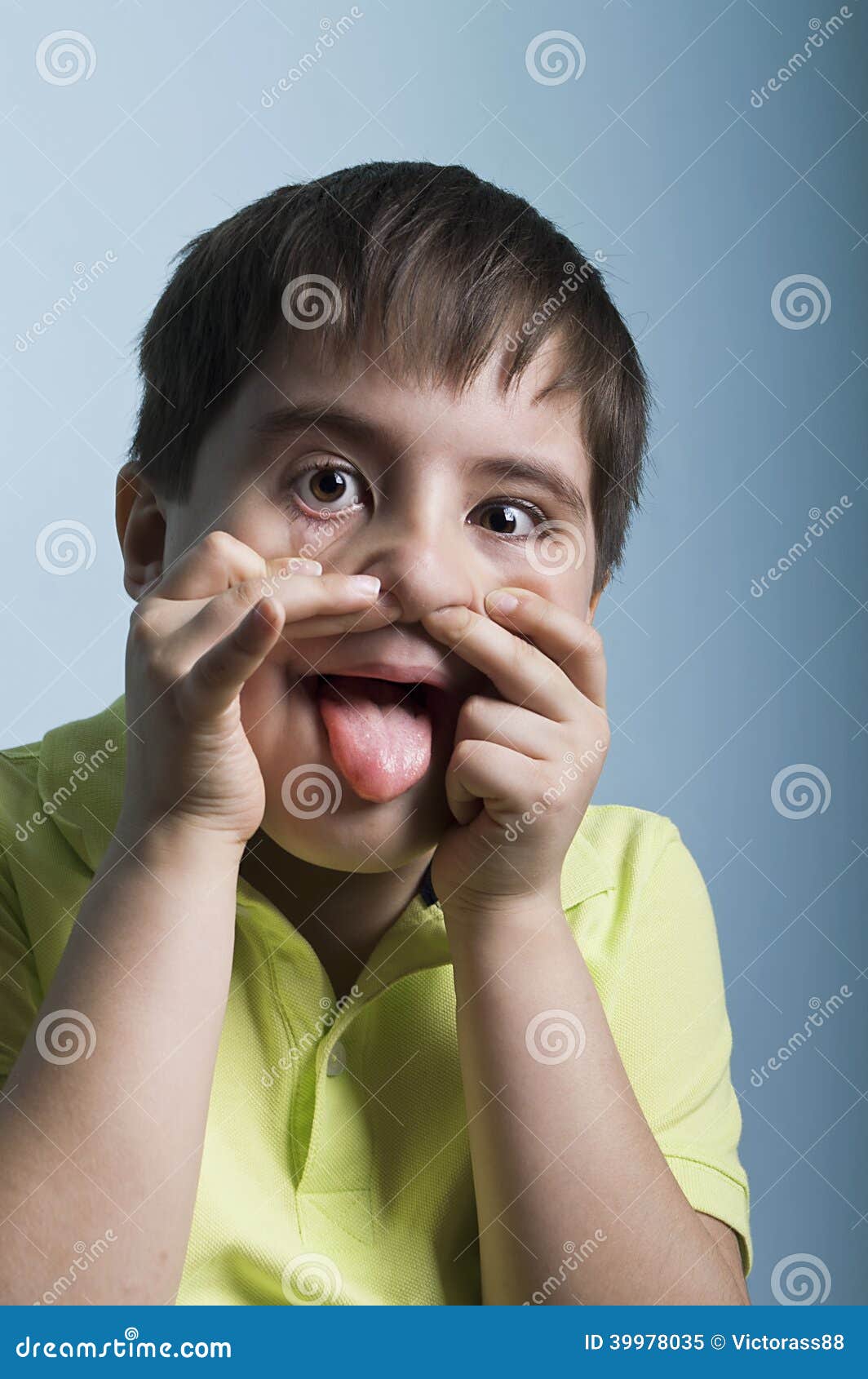 Stygg pojke fotografering för bildbyråer. Bild av styggt - 39978035