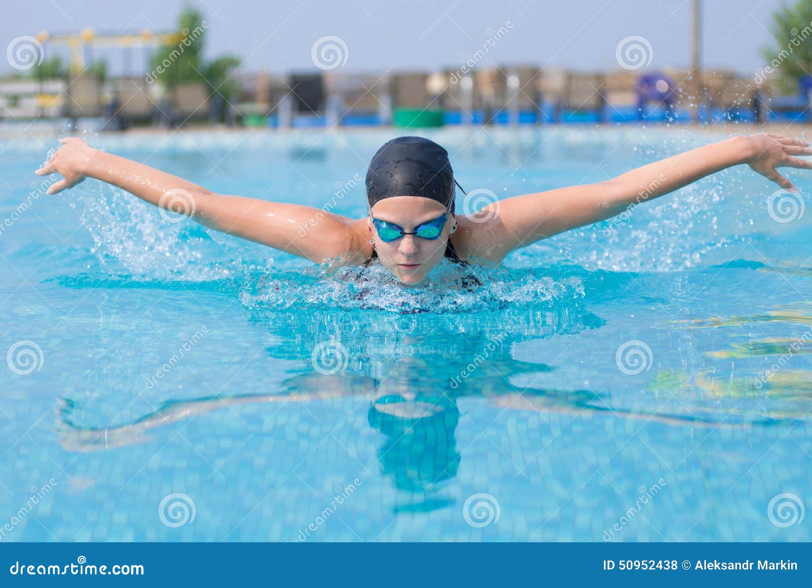 Style De Course De Papillon De Natation De Jeune Fille Photo stock ...