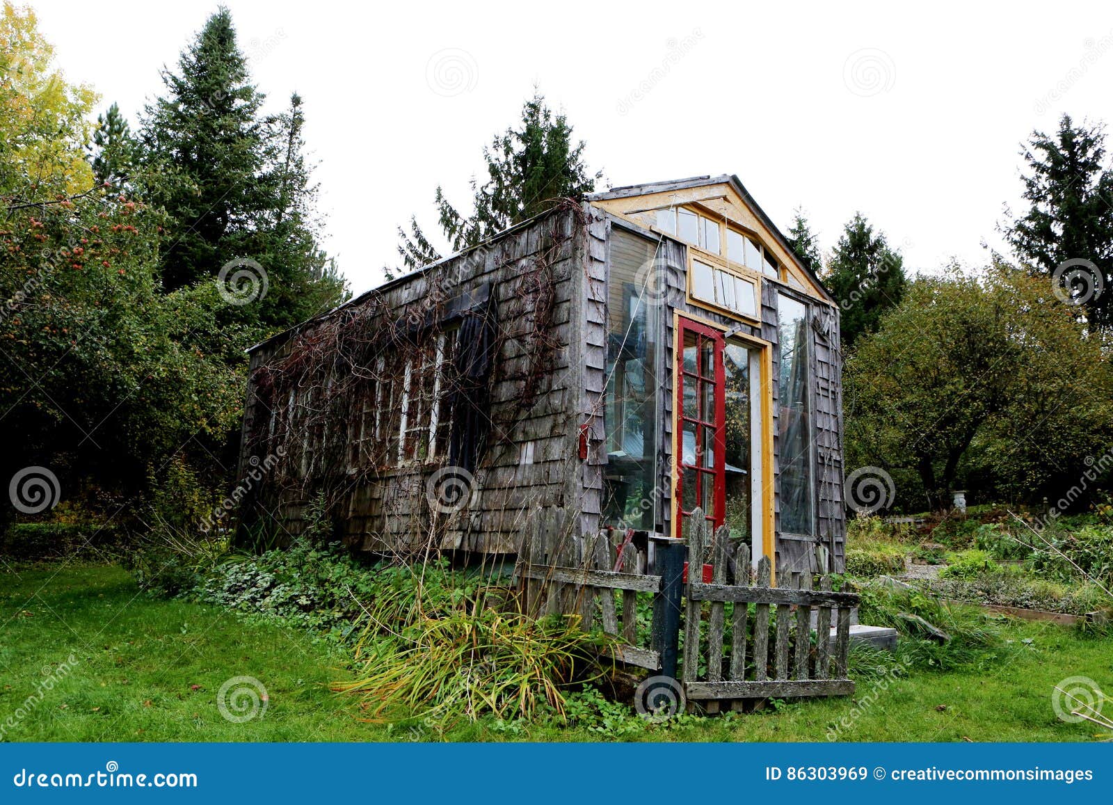 Stylish Hut Picture. Image: 86303969