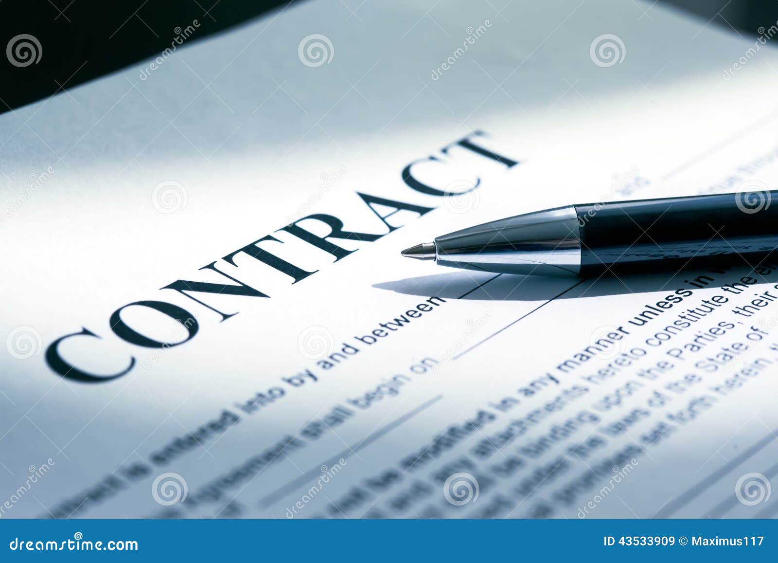 Stylo Sur Des Papiers De Contrat Image stock - Image du financier ...