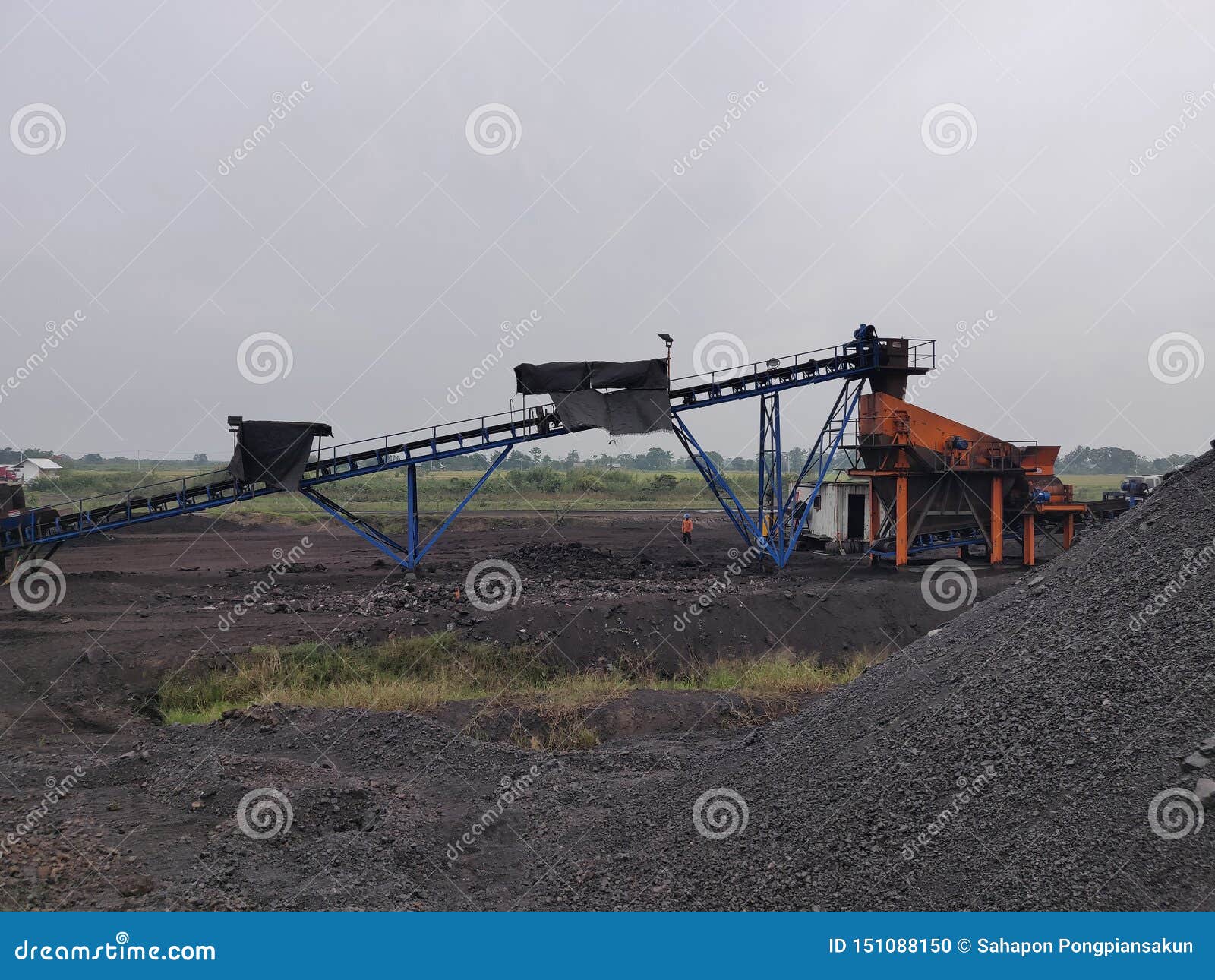 Sub Bituminous - Bituminous Coal Stockpile Stock Photo - Image of ...