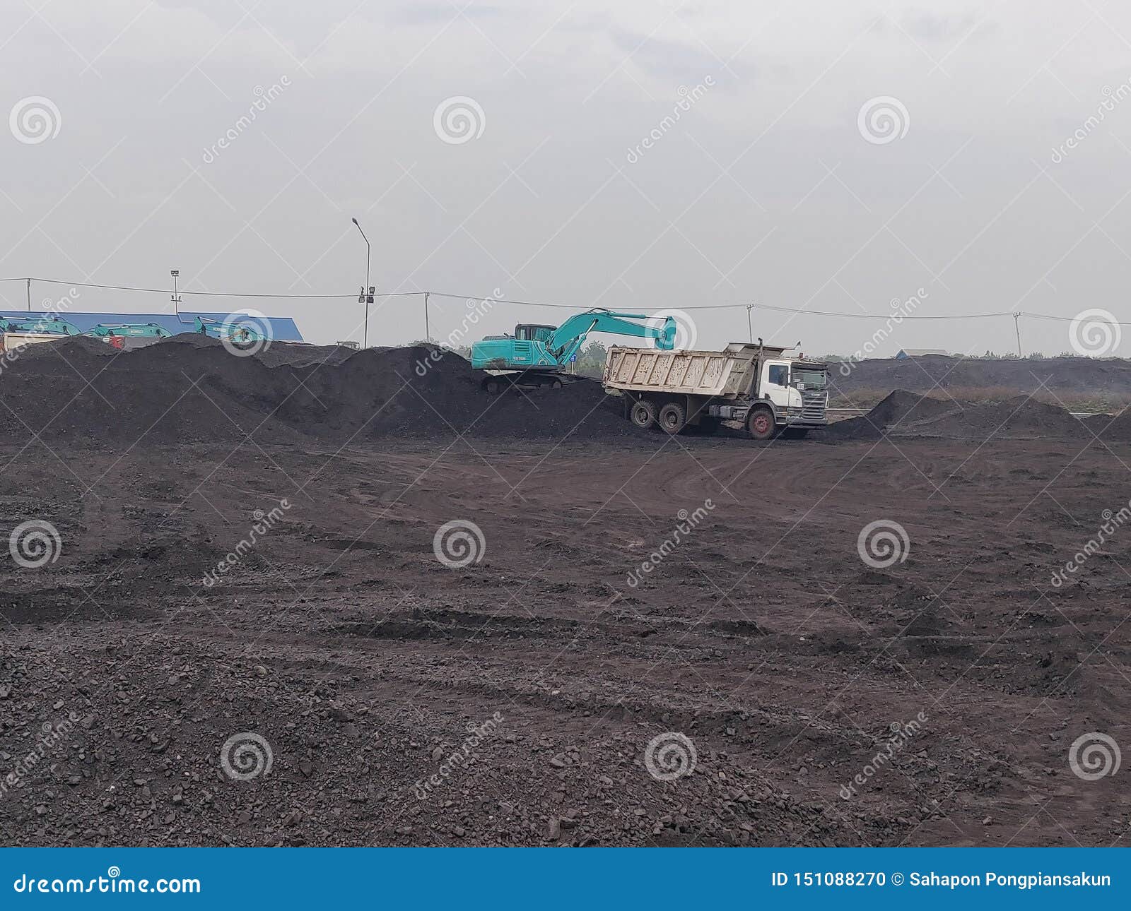 Sub Bituminous - Bituminous Coal Stockpile Stock Photo - Image of ...