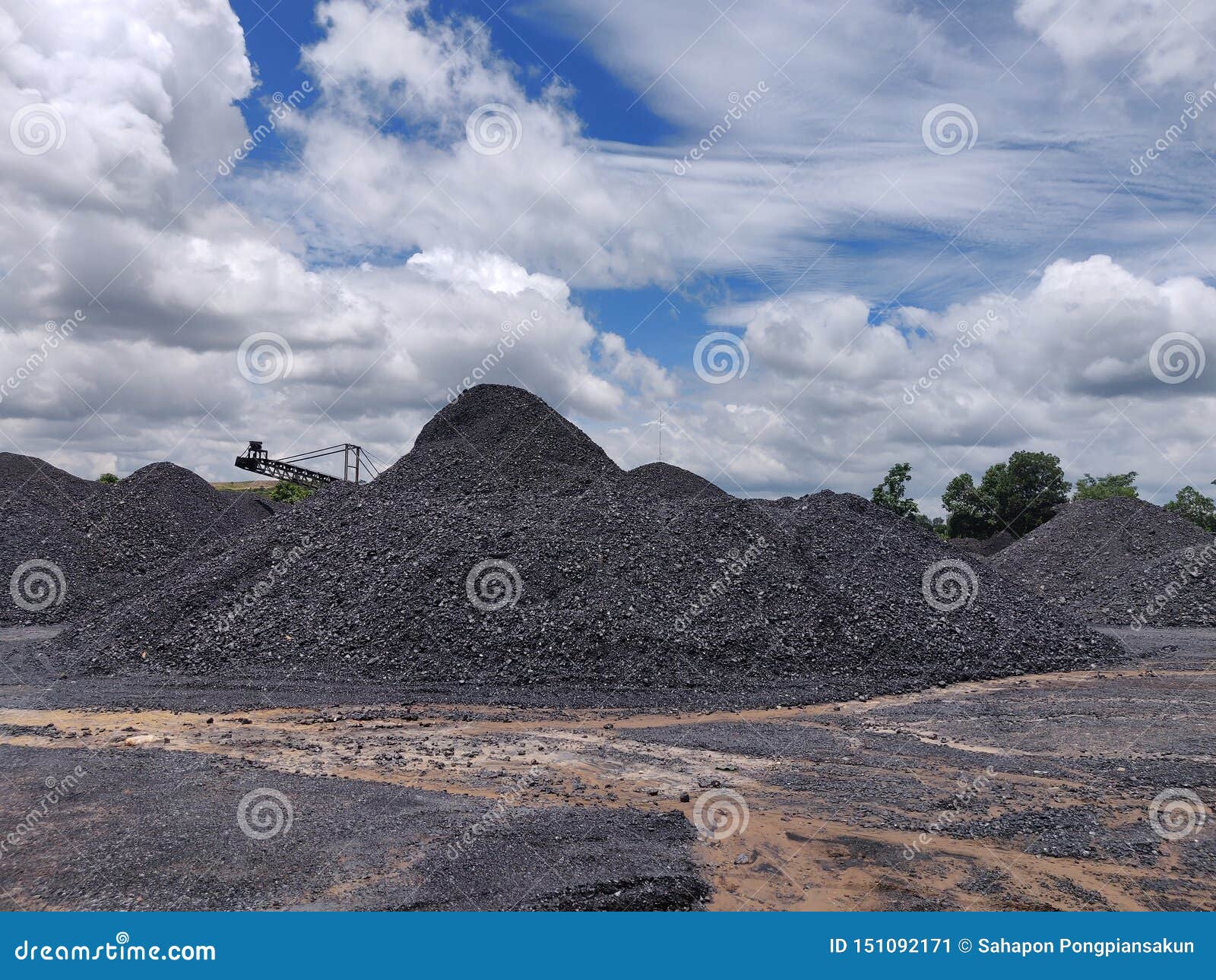 Sub Bituminous - Bituminous Coal Stockpile Stock Image - Image of ...