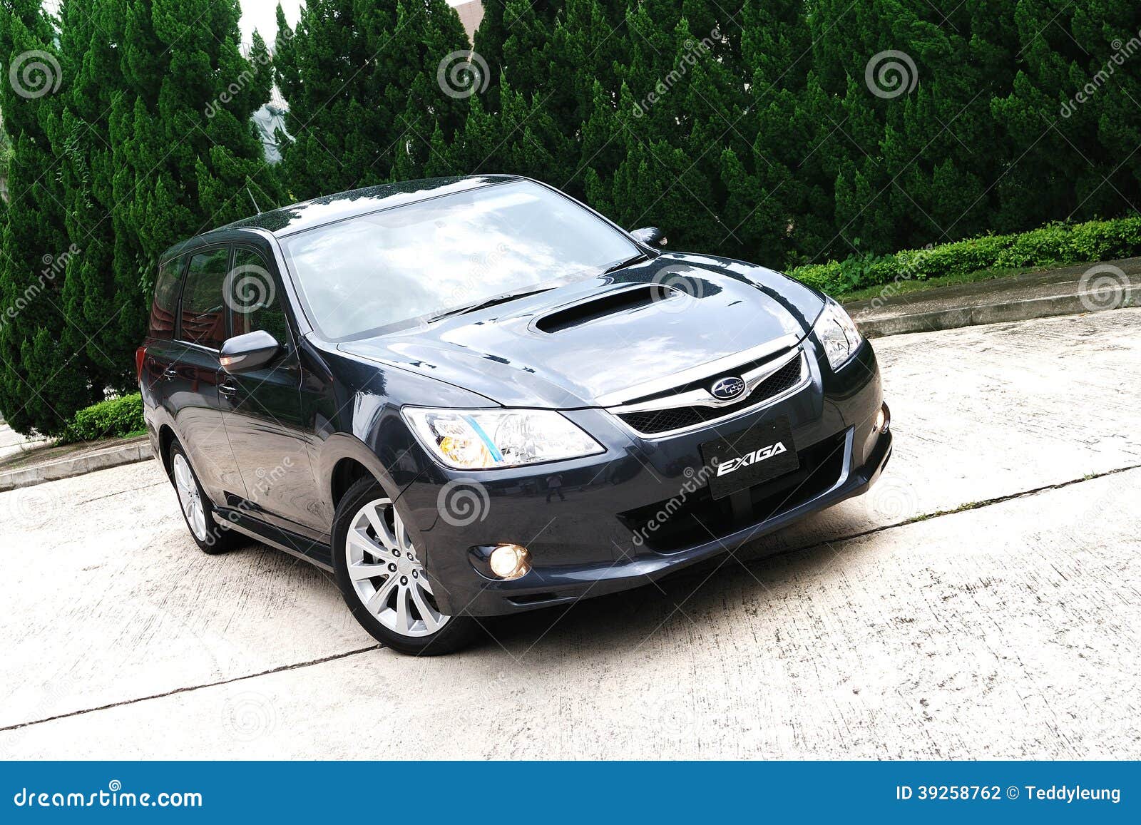 Subaru EXIGA editorial photography. Image of family, sportback - 39258762