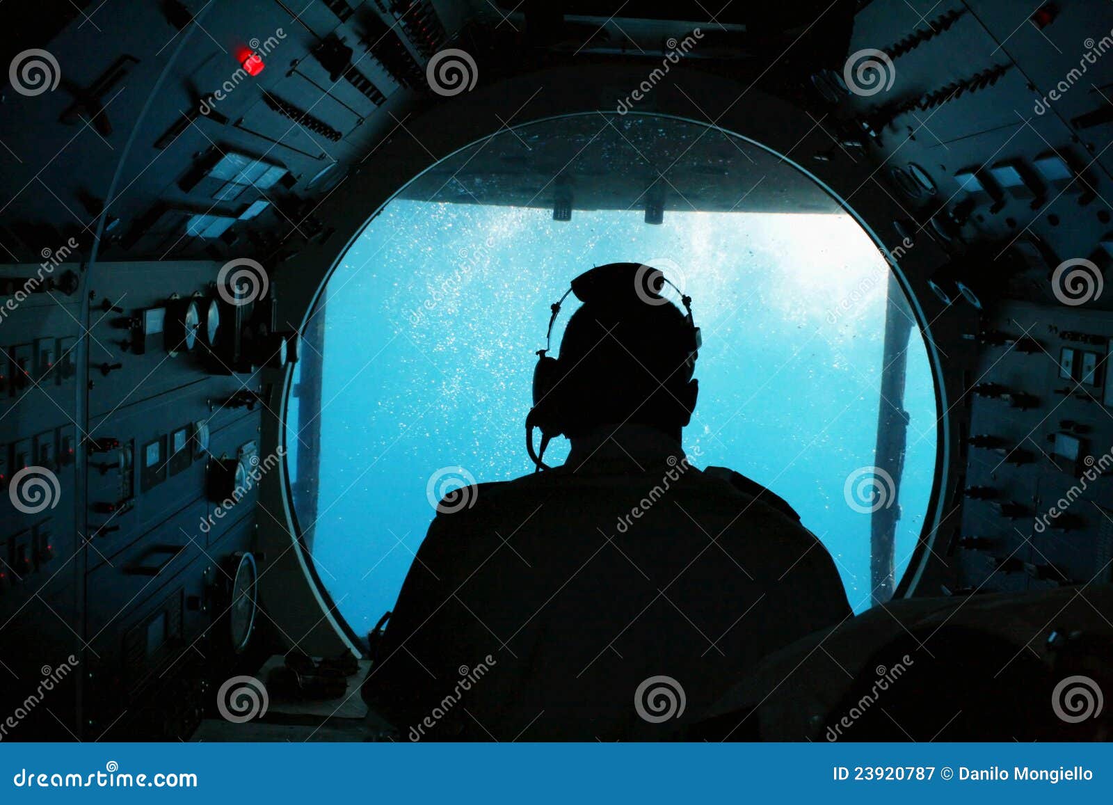 Submarine editorial photography. Image of trip, atlantis - 23920787