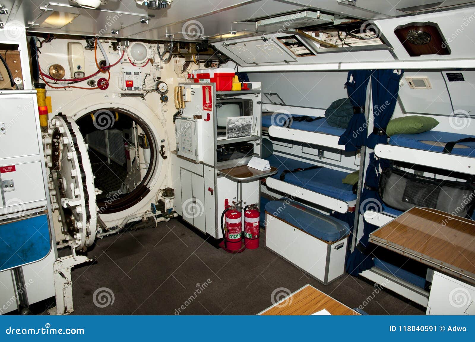 HMAS OVENS: Oberon Class Submarine And Gantry Crane Editorial Photo ...