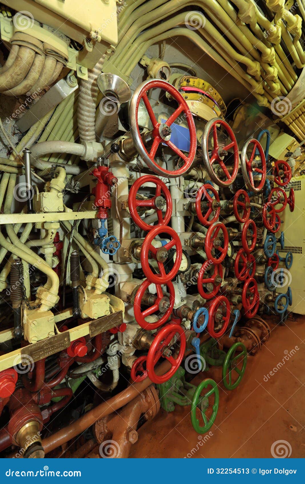 Submarine stock image. Image of dives, complex, float - 32254513