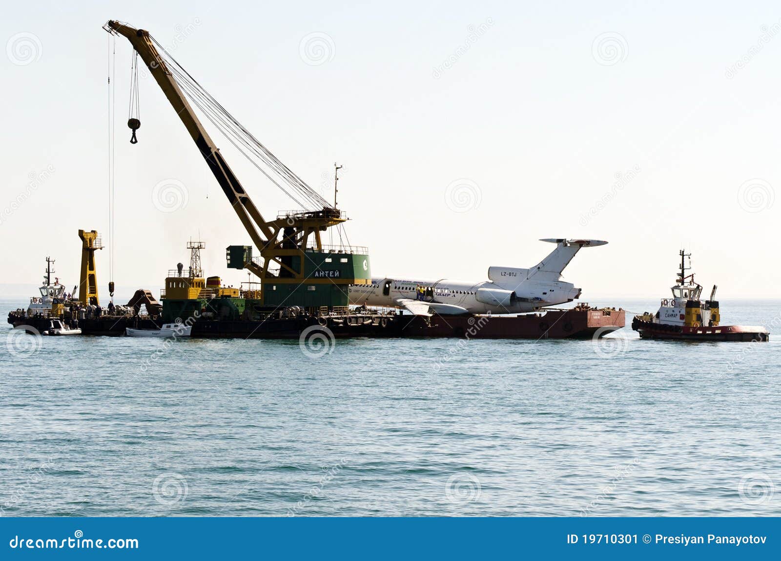 Submerging operation editorial photo. Image of artificial - 19710301