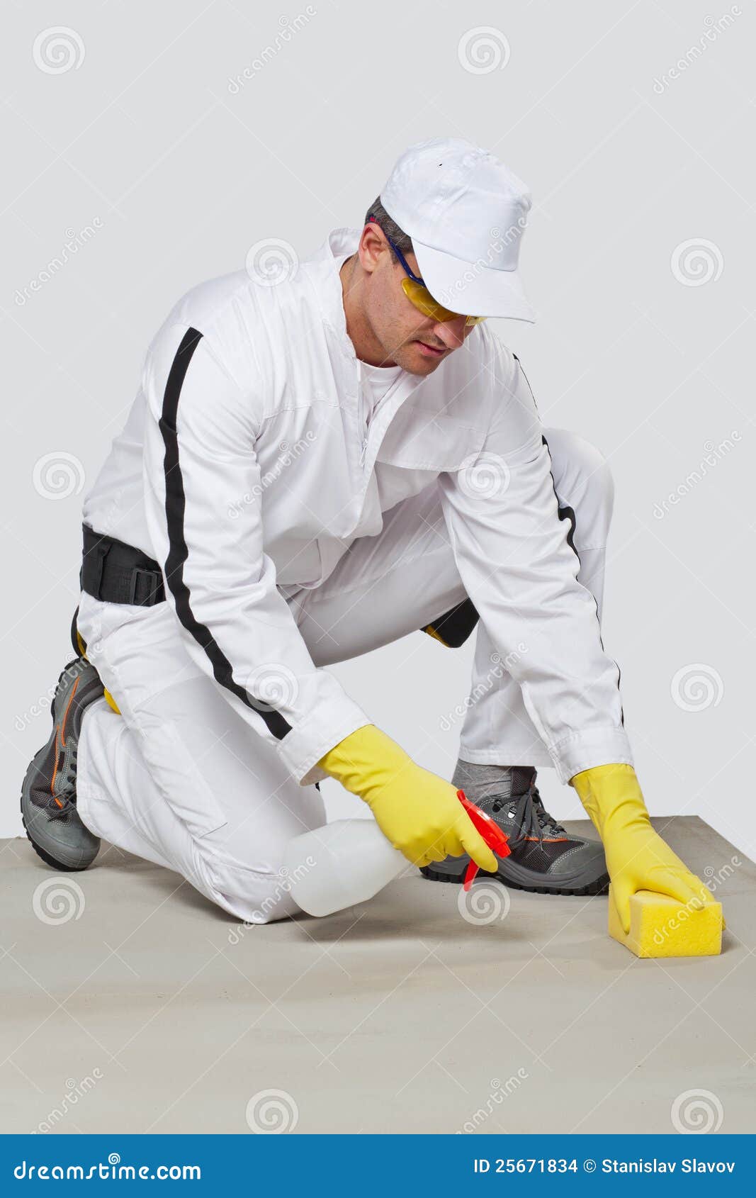 Substraat Van Het De Spons Het Schone Cement Van De Arbeider Stock Foto ...