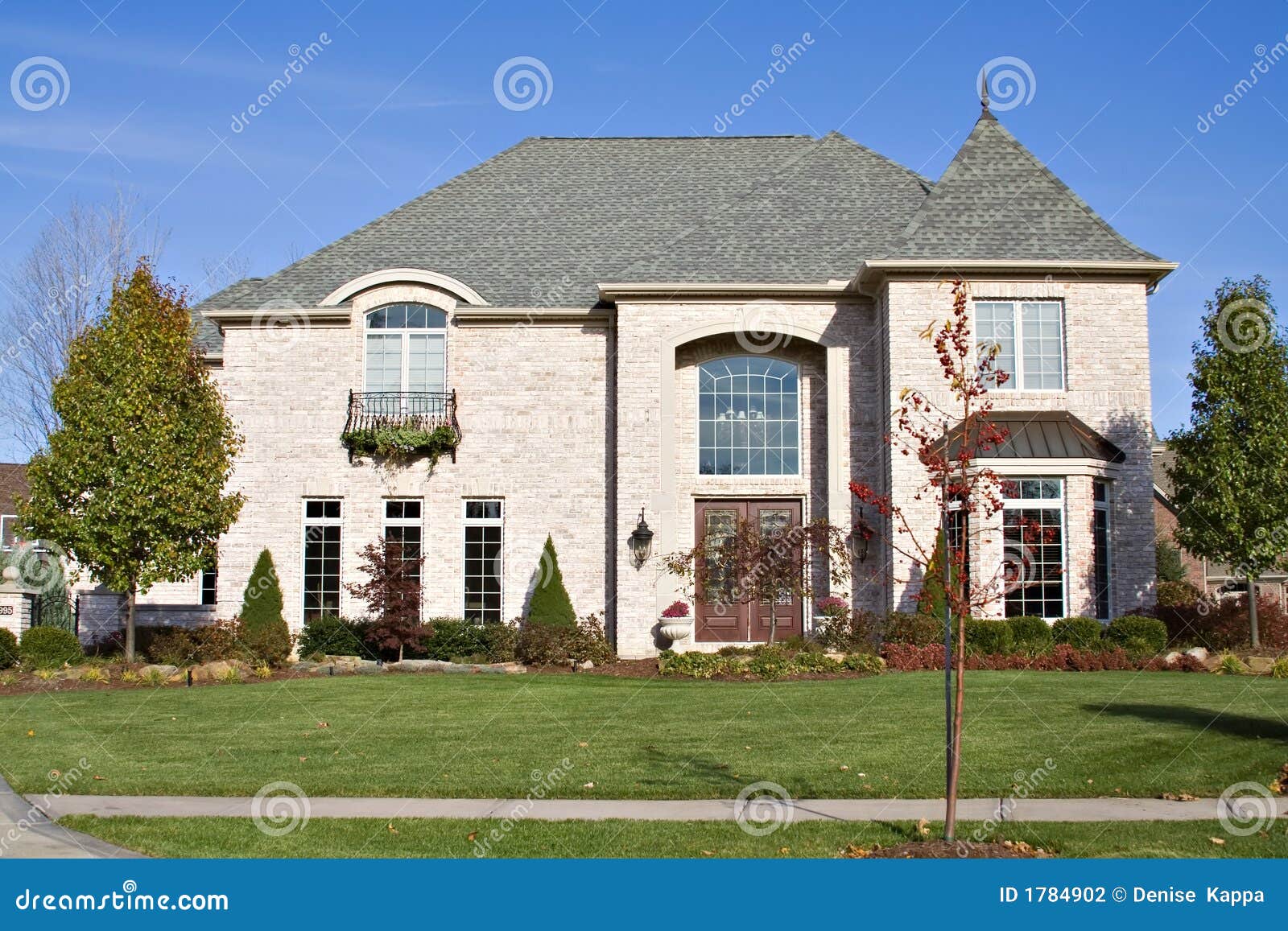 Suburban Home stock photo. Image of landscaping, beautiful - 1784902