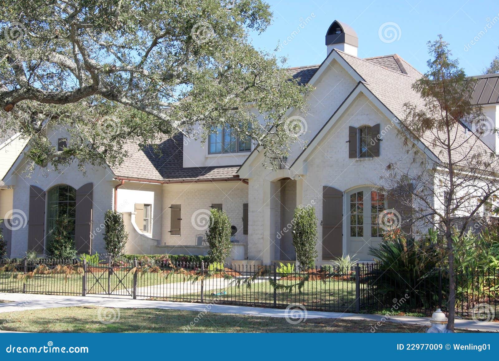 Suburban house in the fall stock image. Image of yard - 22977009