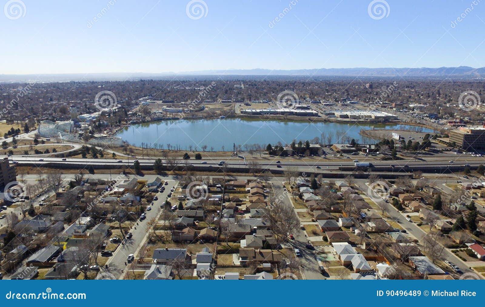 Suburbios de Denver imagen de archivo. Imagen de américa - 90496489