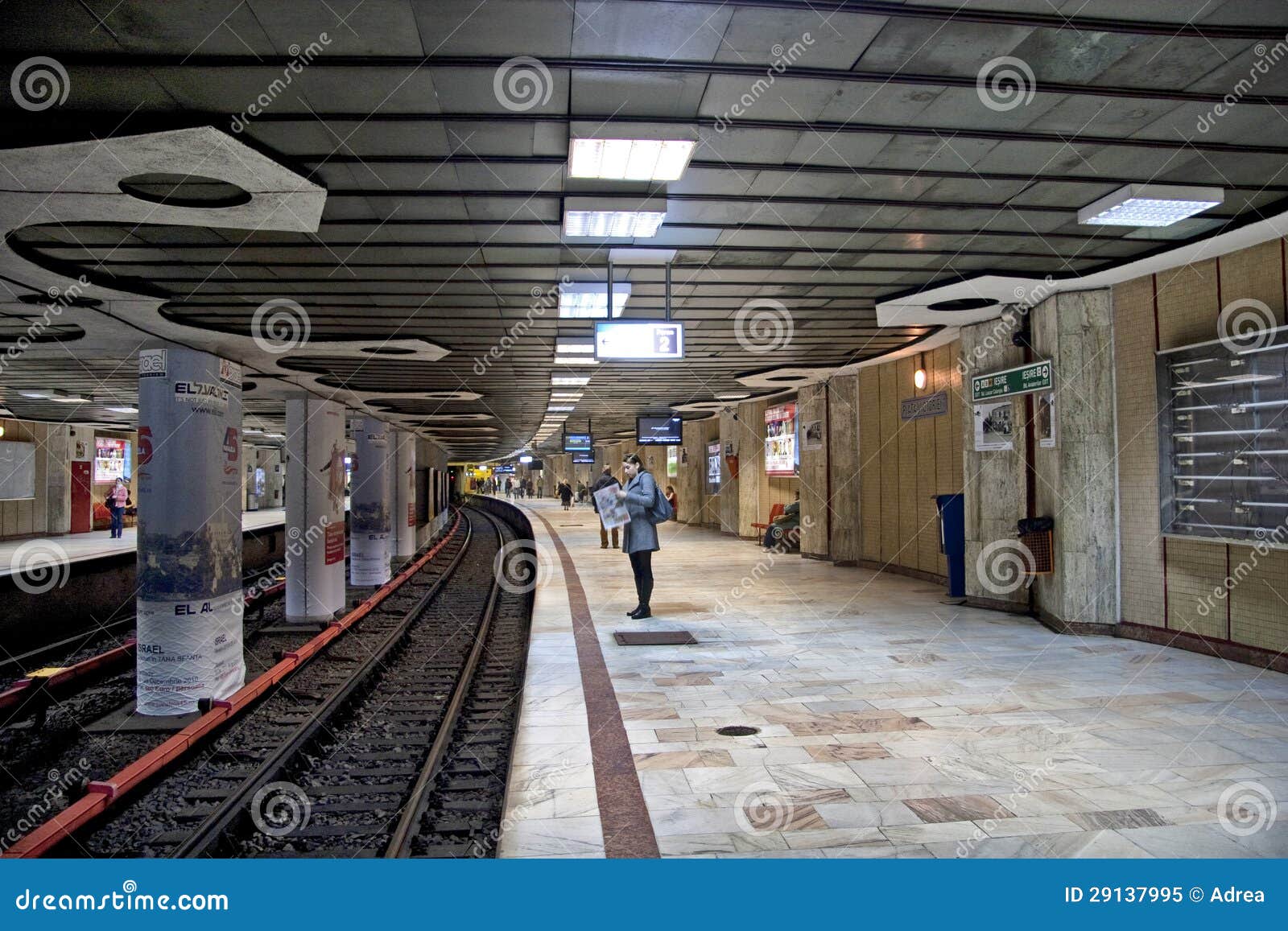 People waiting for subway editorial image. Image of station - 29137995