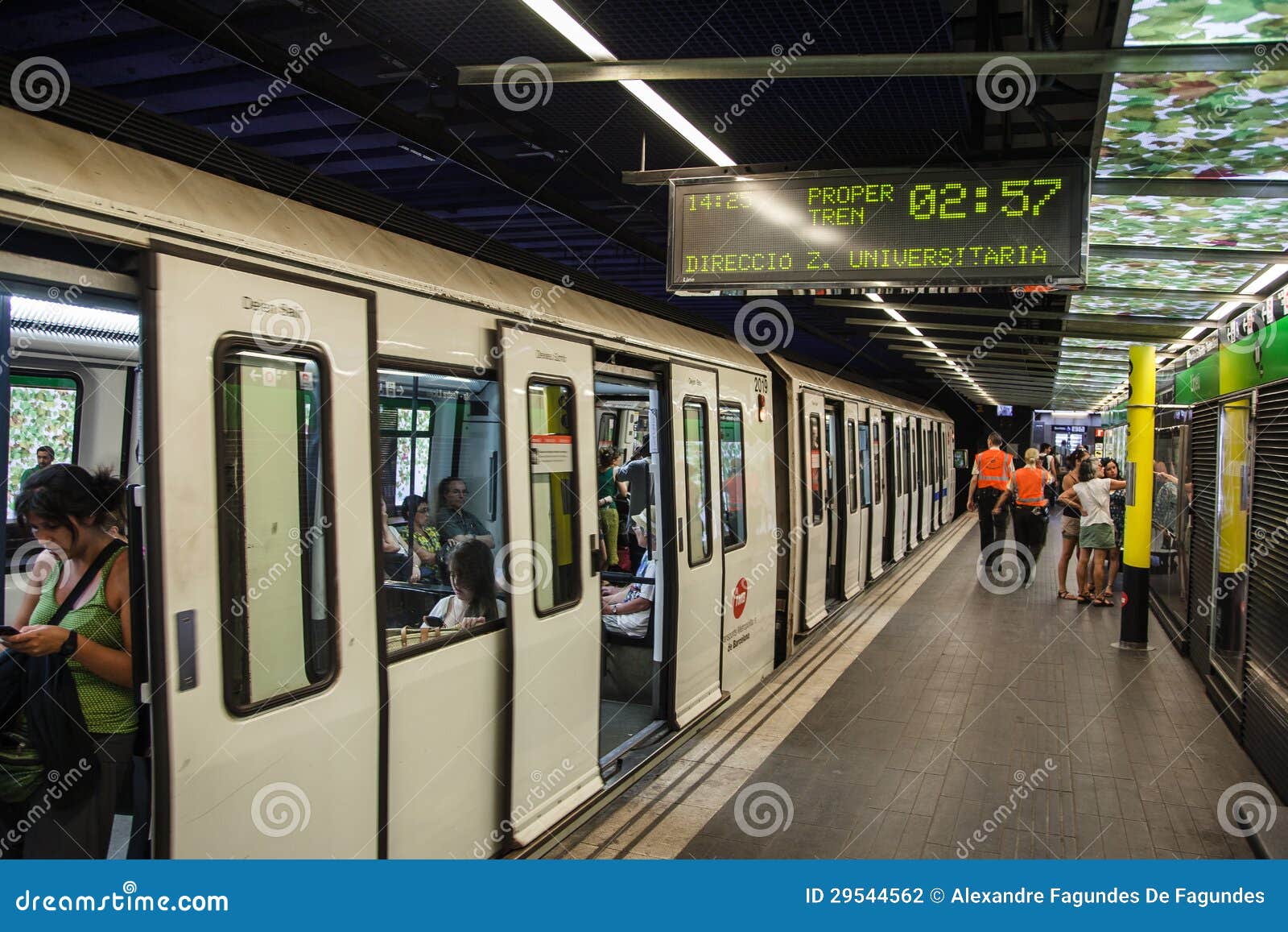 Subway in Barcelona editorial photography. Image of europe - 29544562