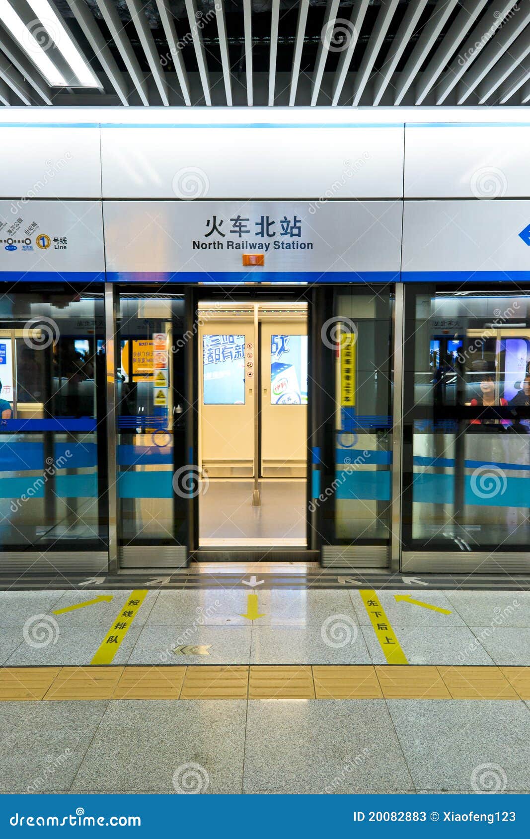 Subway door close editorial stock photo. Image of entrance - 20082883
