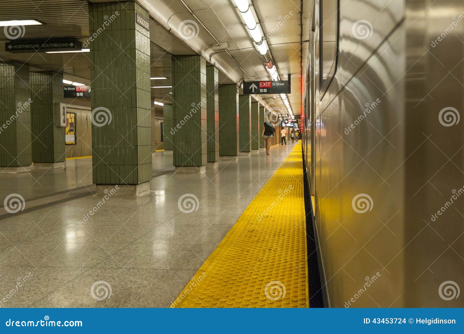Subway platform editorial stock image. Image of public - 43453724