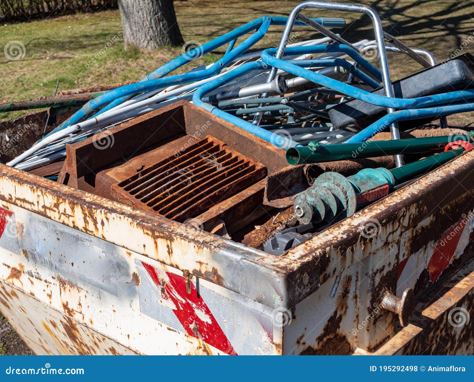 Sucata De Ferro Sucata De Metal Foto de Stock - Imagem de bronze ...