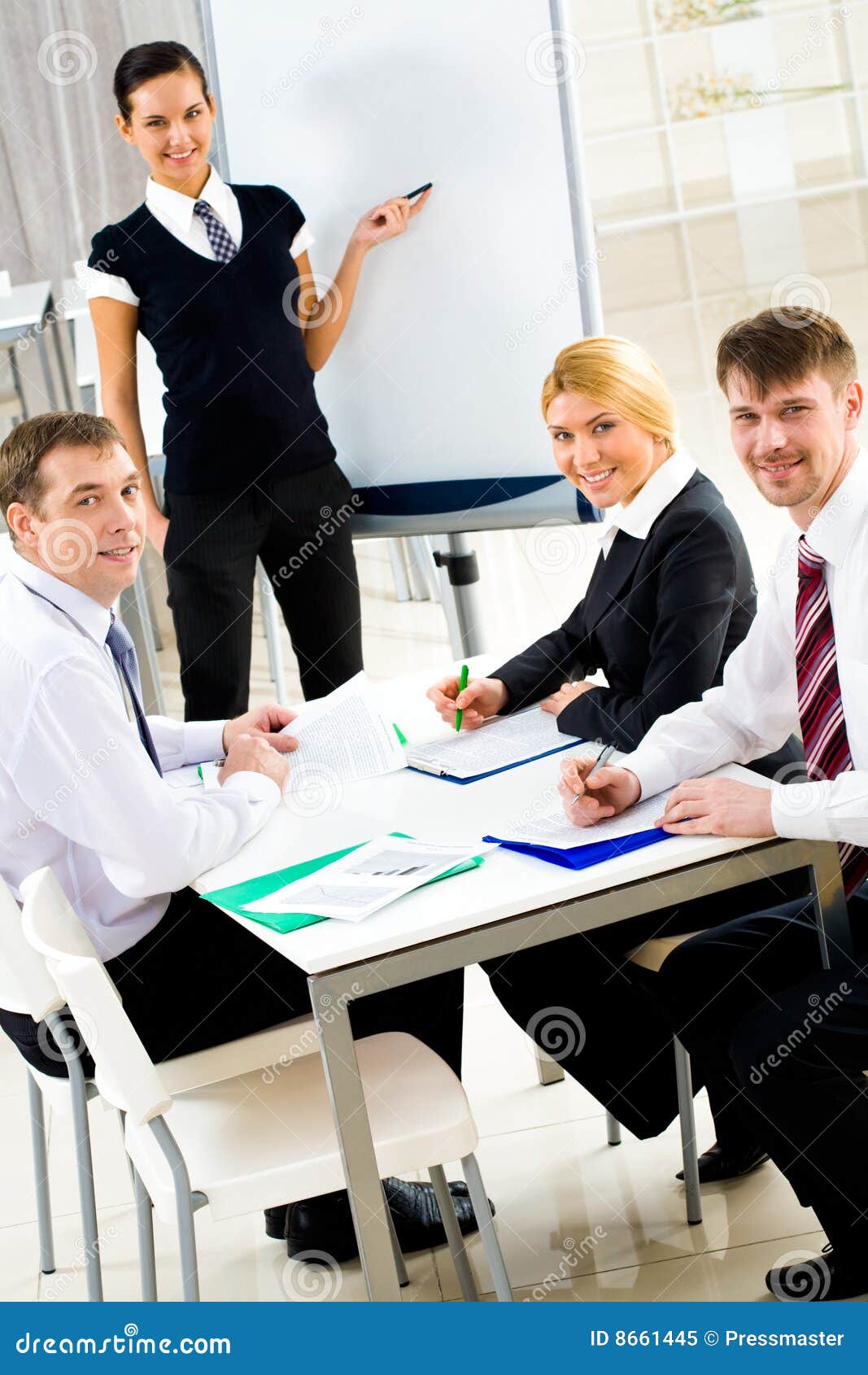 Succesvolle medewerkers stock afbeelding. Image of vergadering - 8661445